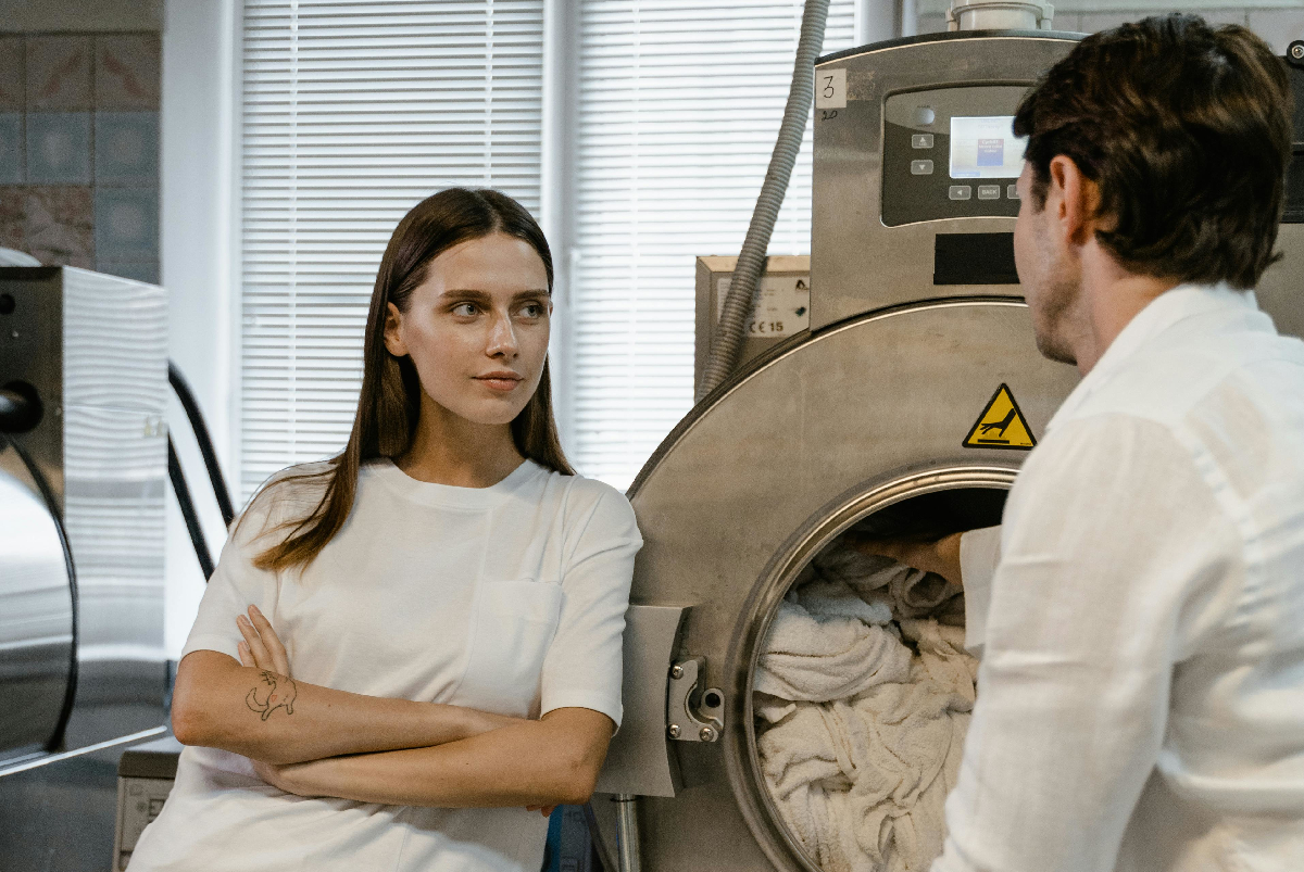 Quelles innovations technologiques transforment les pressings à Paris