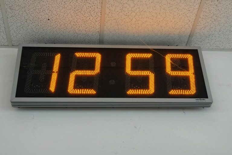 Comment choisir une horloge murale numérique